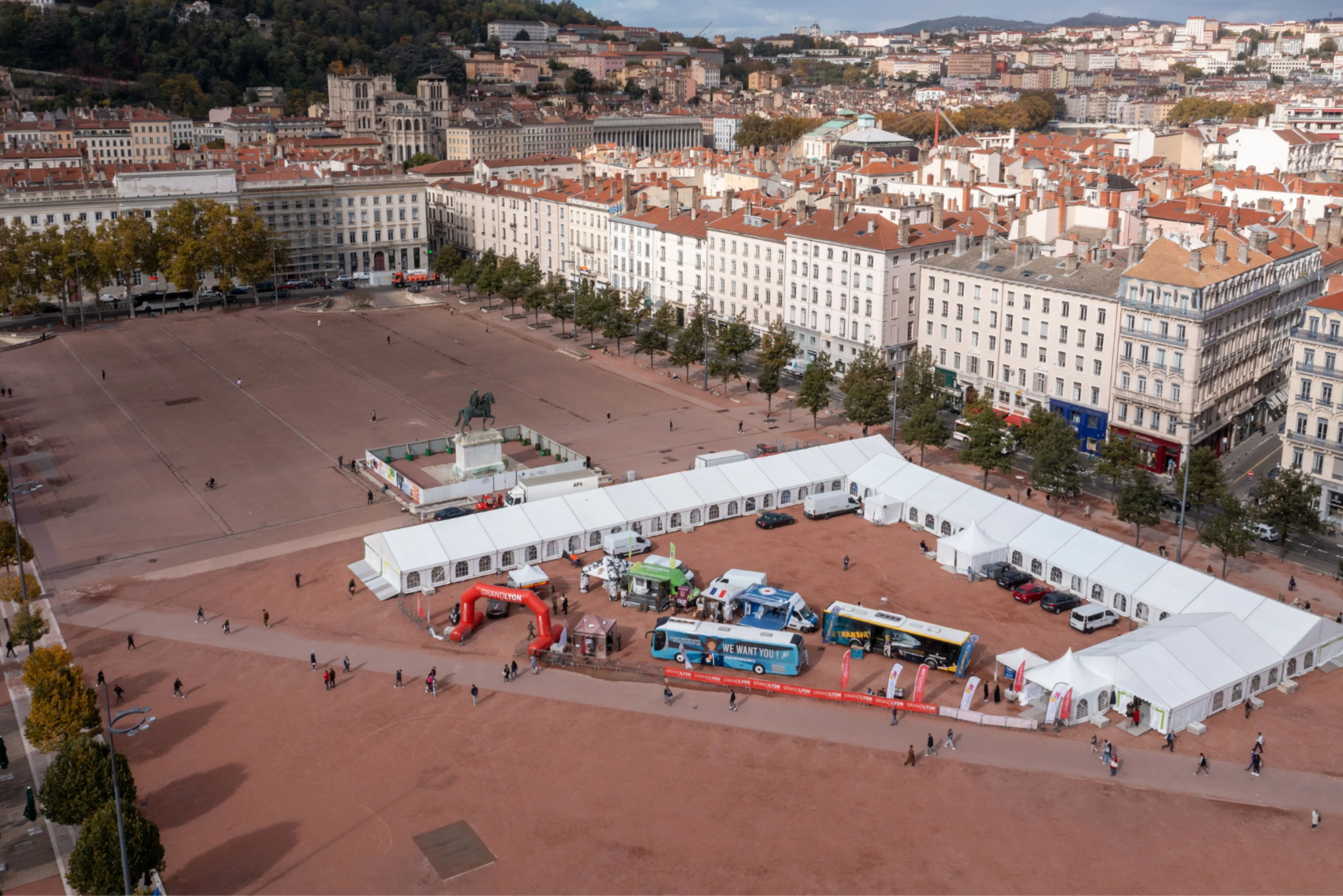Le Village des Recruteurs, qu'est ce que c'est ? | L'empire contre un taff